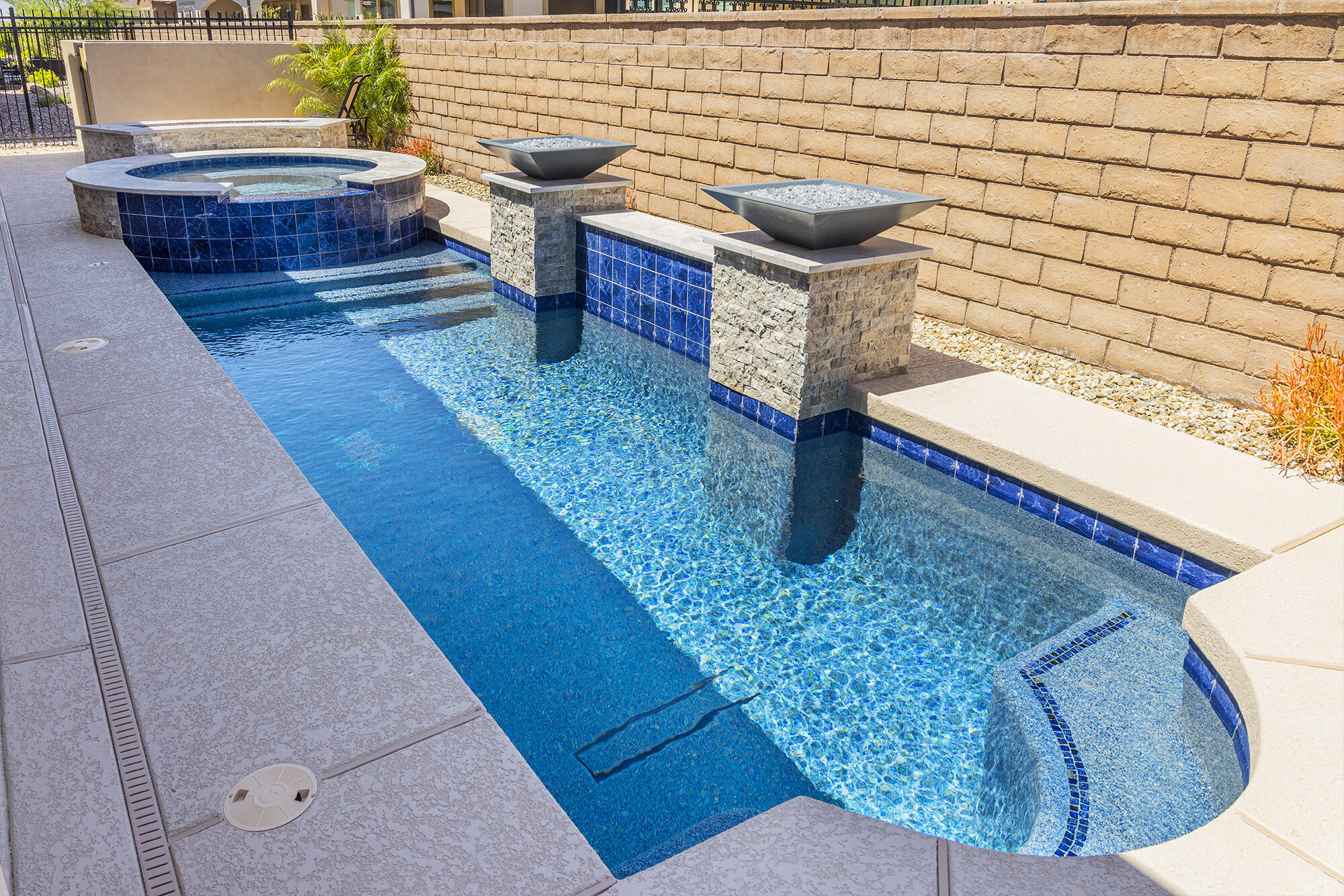 6 Small Swimming Pool Designs