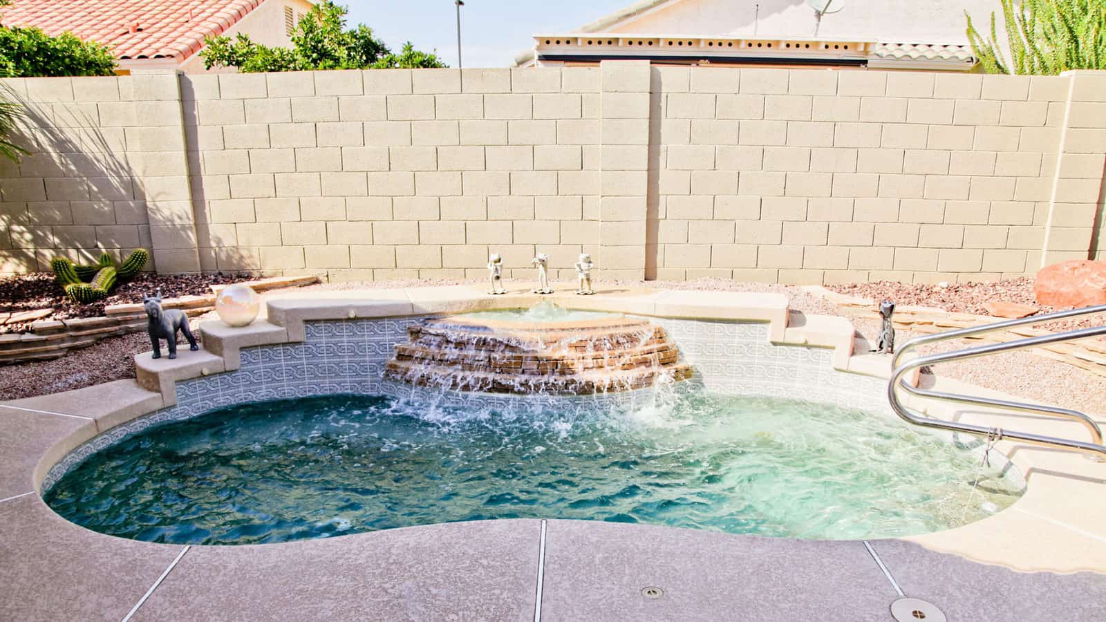 6 Small Swimming Pool Designs