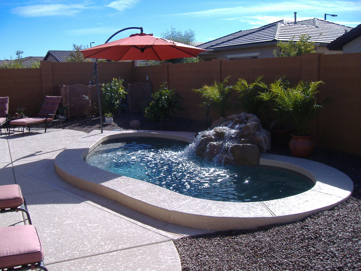 6 Small Swimming Pool Designs